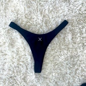 Boutine LA - Poshmark